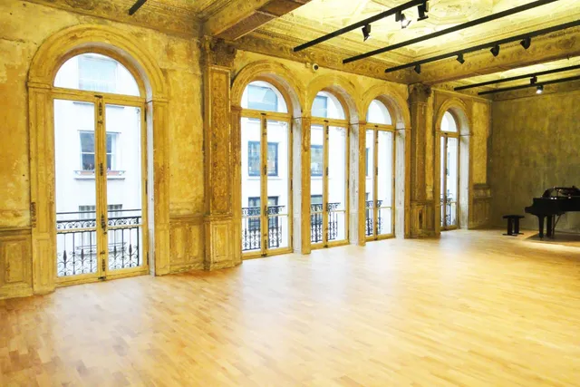 Storefront Guide: Paris Fashion Week Showrooms in Madeleine