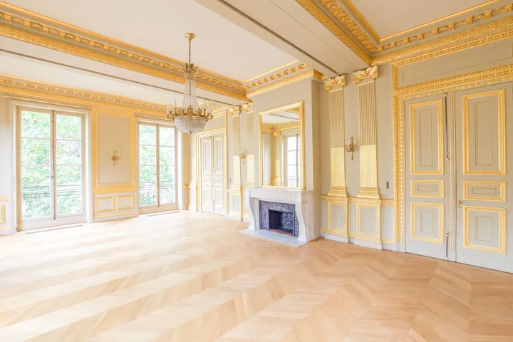 Storefront Guide: Paris Fashion Week Showrooms in 6ème & 7ème Arr.